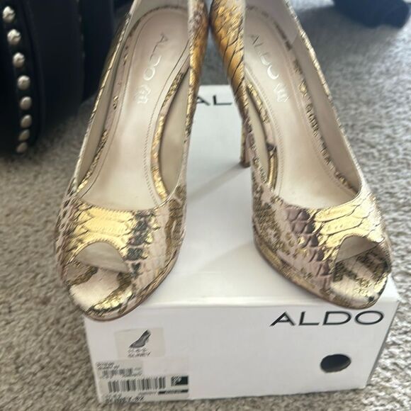 Aldo | Shoes | Aldo Beautiful Work Once Platform Peep Toe Heels Gold ...